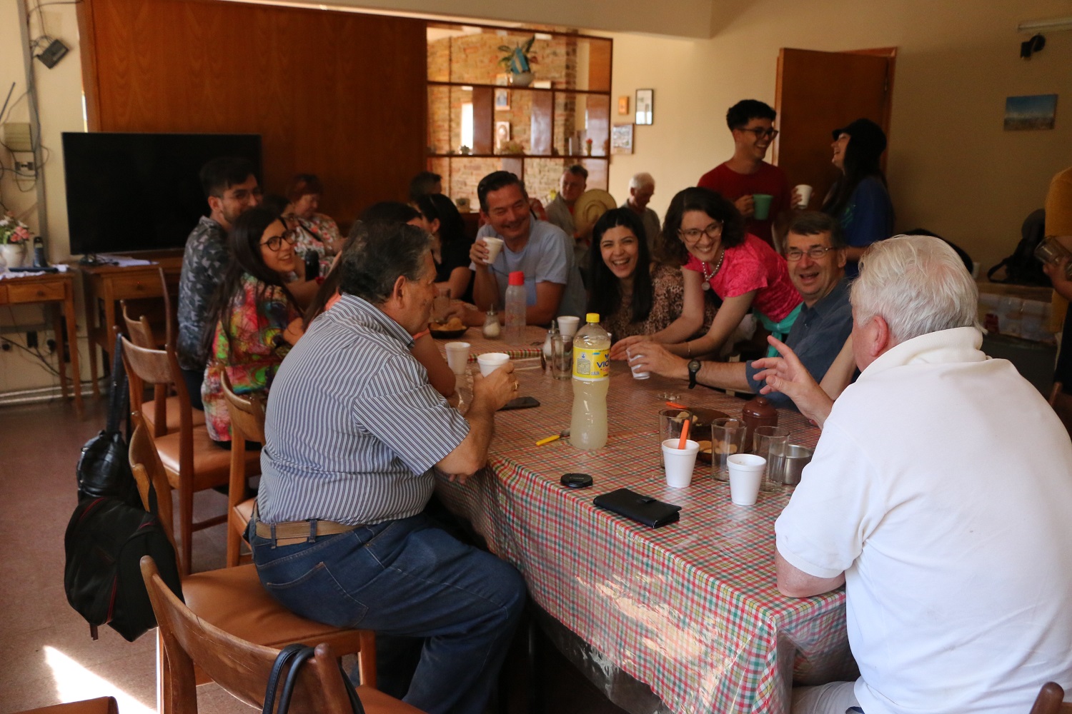 El astrónomo Roger Davies dio una charla en el OAFA