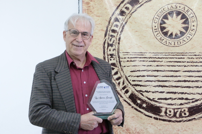 La USAC de Guatemala distinguió a Américo Sirvente